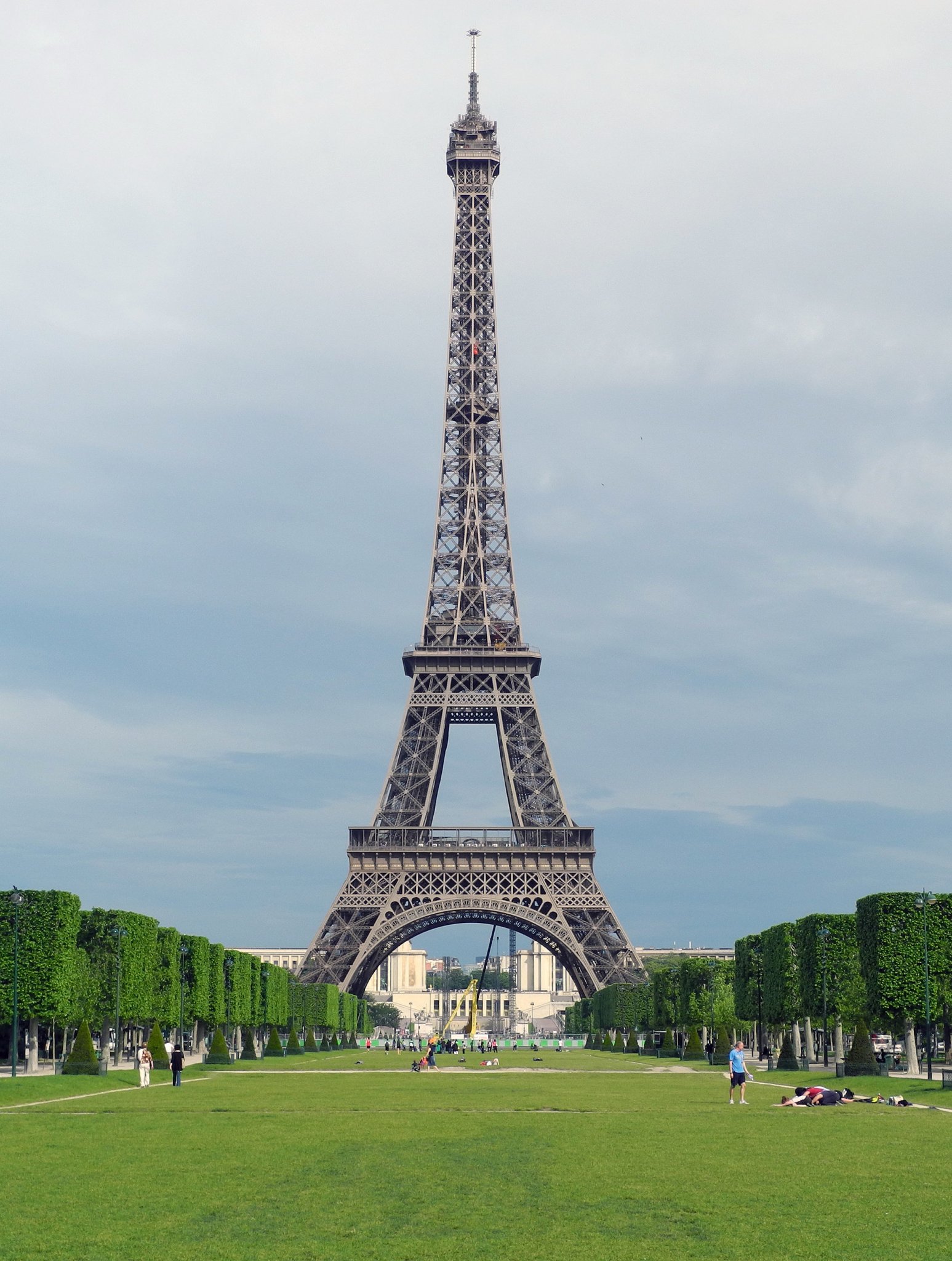 Tudtad, hogy az Eiffel-torony tetején van egy lakás? | Illúzió